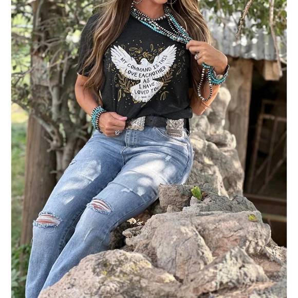 TEXAS TRUE THREADS | Tops | New Texas True Threads Love One Another ...